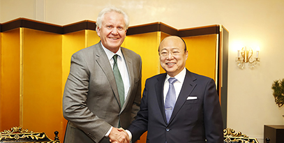 Hanwha Group Chairman Seung Youn Kim and GE Chairman Jeffrey Immelt Meet
